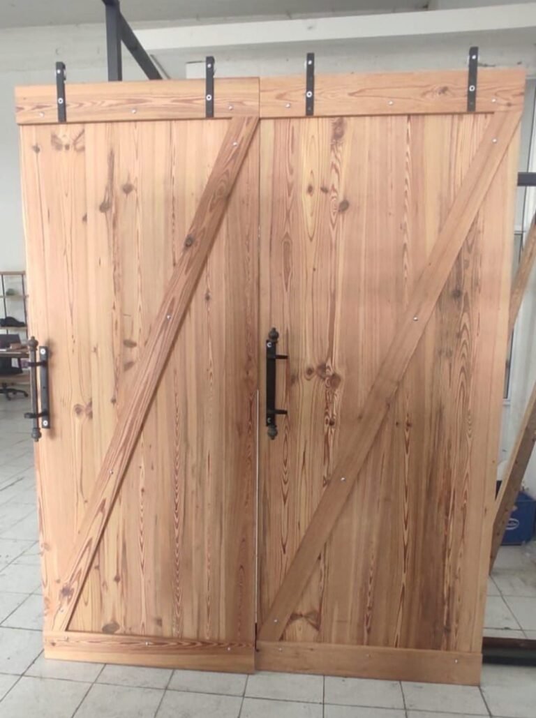 Puerta Granero en Pinotea c/guías y herrajes * Estilo & Puertas